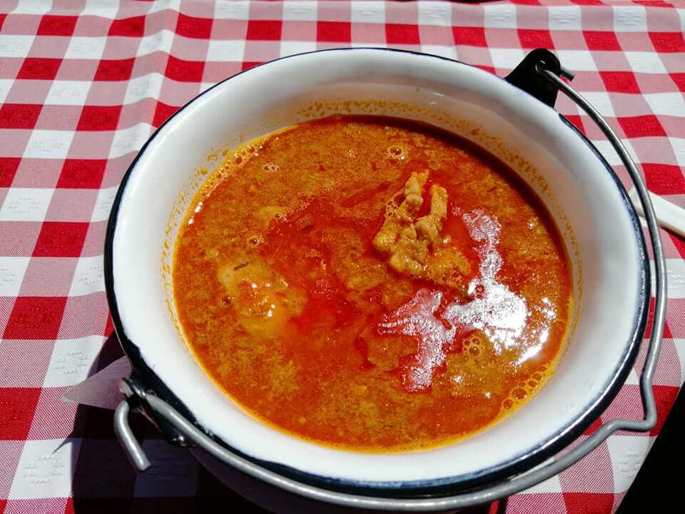 Tiszai halászlé harcsából.